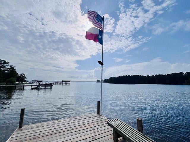 386 Lakeview Dr, Hemphill, TX 75948