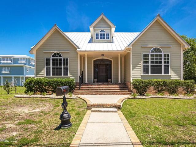 386 Meaut Street, Biloxi, MS 39530