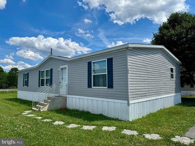 386 Royal Crest Dr, Martinsburg, WV 25401