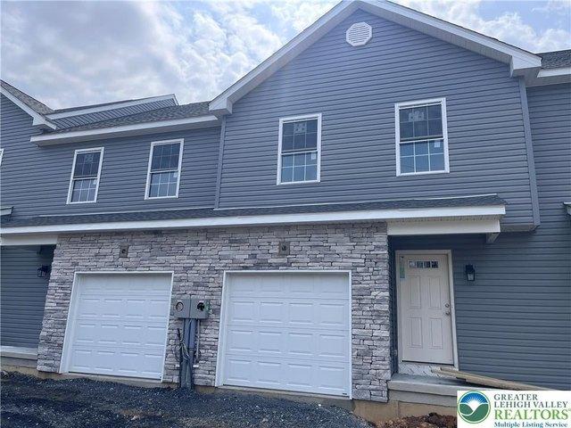 3874 E Grant St, Slatington, PA 18080