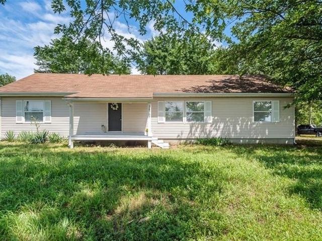 38757 Hedge Ln, Fontana, KS 66026