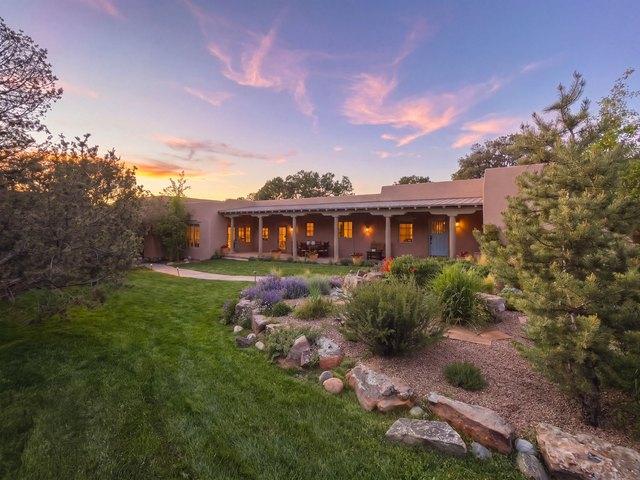 3876 Old Santa Fe Trl, Santa Fe, NM 87505