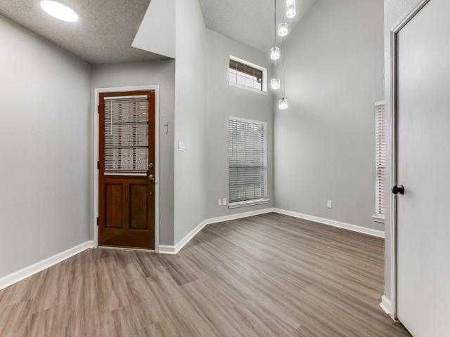 3876 Dalston Lane