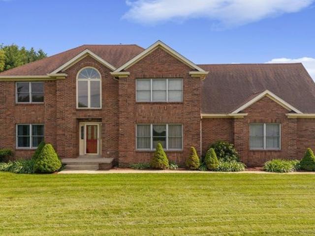 3877 Meadowbrook Dr, Seymour, IN 47274