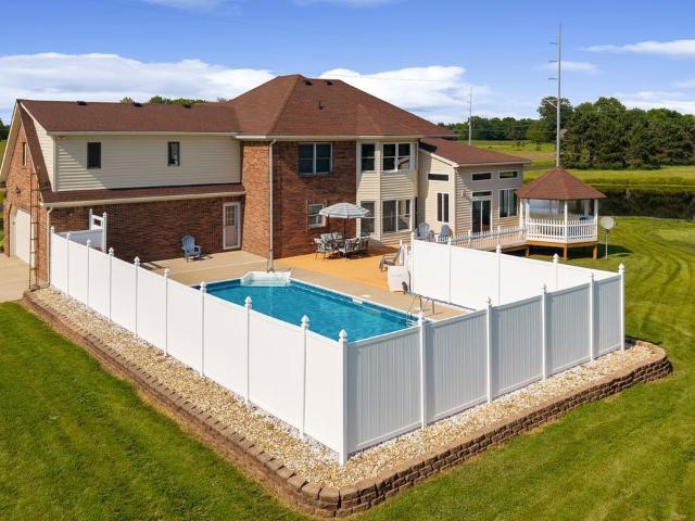3877 Meadowbrook Drive