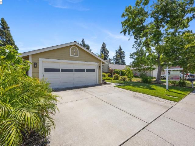3877 Silver Oaks Way