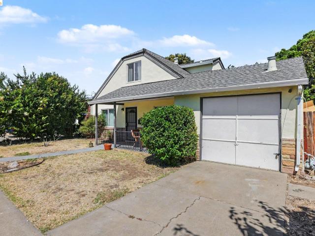 3879 Shasta Cir
