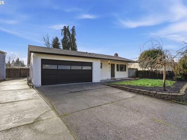 3870 SE Walnut St, Hillsboro, OR 97123