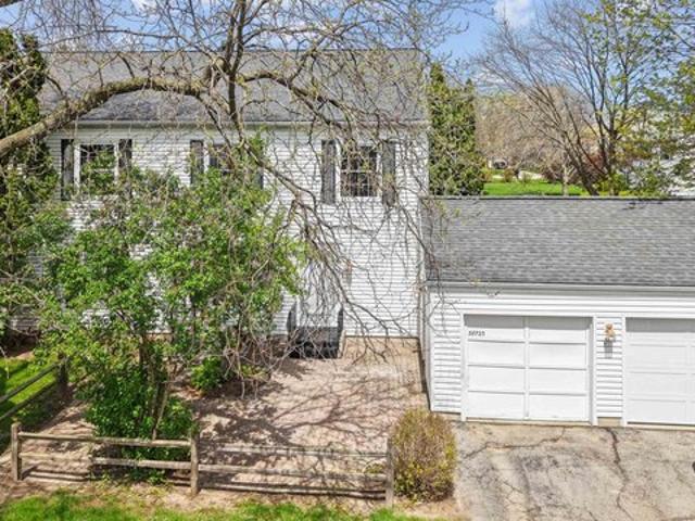 38723 Lighthouse Pt, Clinton Township, MI 48038
