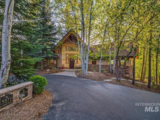 3872 Brookside Dr
