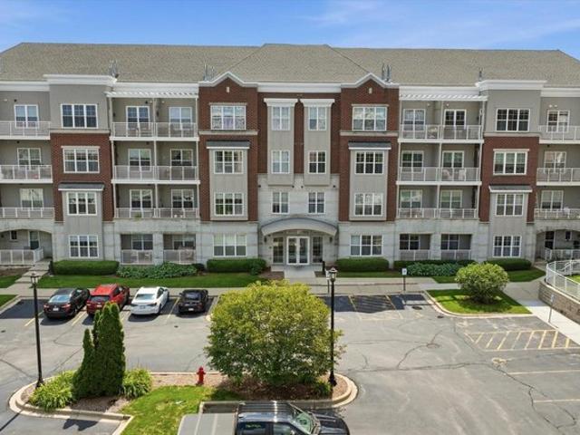 3872 S Lake Dr Unit 301, Saint Francis, WI 53235