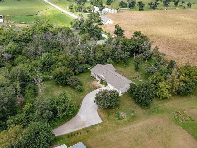 3873 Greens Grove Rd, Center Point, IA