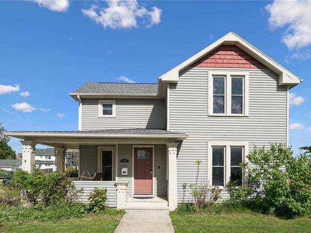 387 11th St, Marion, IA 52302