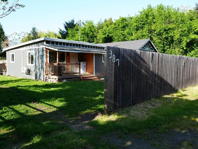 387 4th St, Dillard, OR 97432