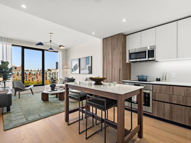 387 8Th St # 3E