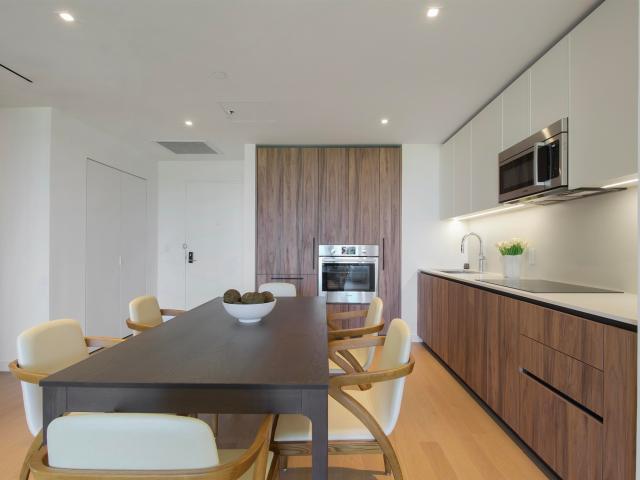 387 8Th St # 4P