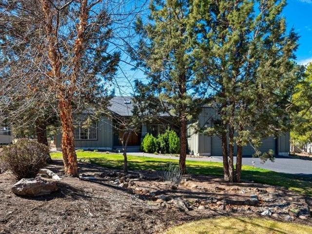 387 Goshawk Ct, Redmond, OR 97756