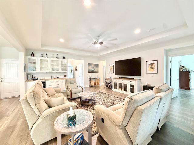 387 Dunbarton Ln