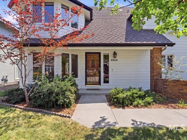 387 E Fairbrook Dr