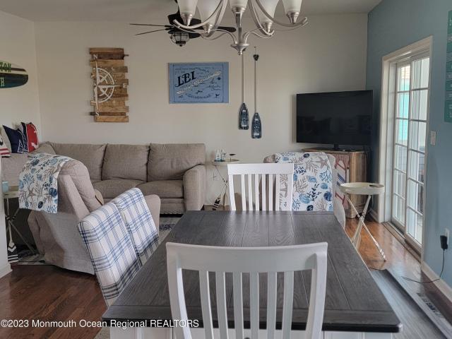 387 Kingfisher Road