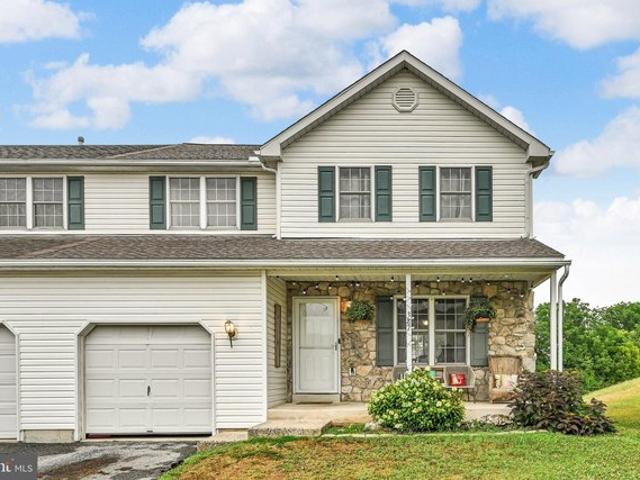 387 Oneida Dr, Reading, PA 19608