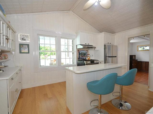387 North Country Road