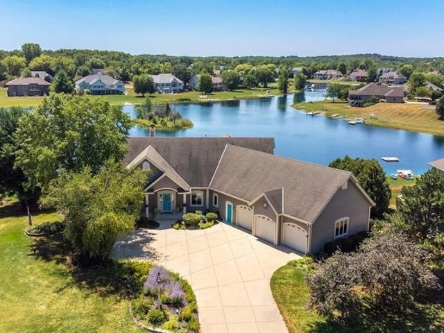387 Still Water Ct, Dousman, WI 53118