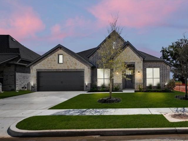 387 Paddle Boat Dr, Granbury, TX 76049
