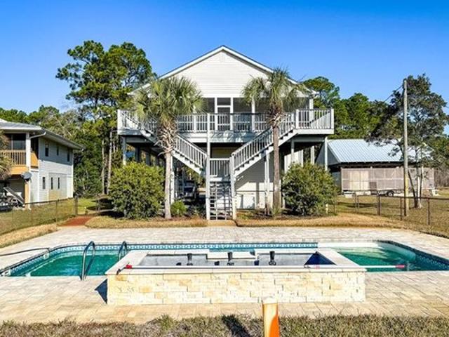 387 River Rd, Carrabelle, FL 32322