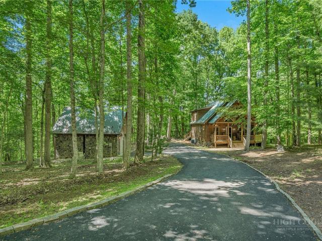 387 Woodland Ridge