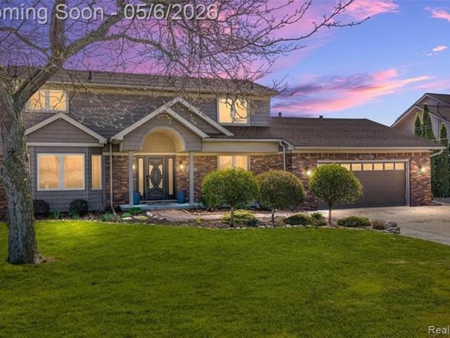 38846 Venetian Dr, Harrison Township, MI 48045