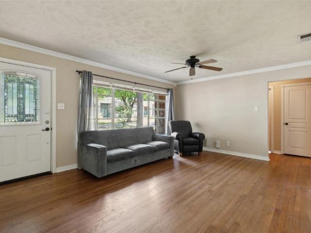 3884 Van Ness Lane