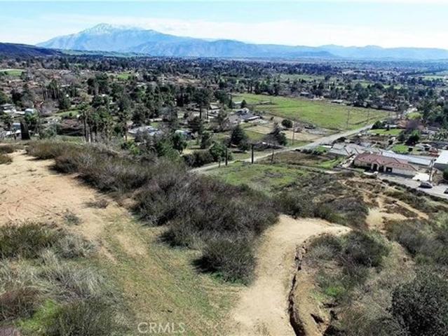 38850 Pernell Pl, Cherry Valley, CA 92223