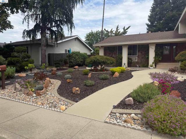 3885 Aragon Lane
