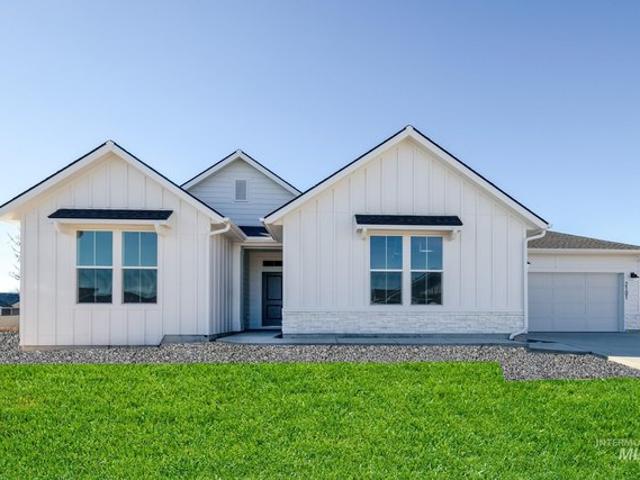 3885 E White Plains St, Nampa, ID 83686