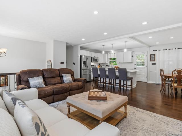 3885 Gladman Way