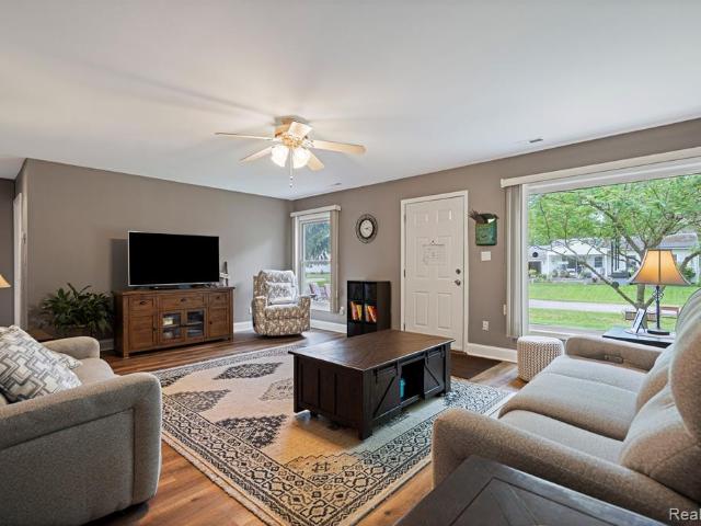 3886 Queensbury Road