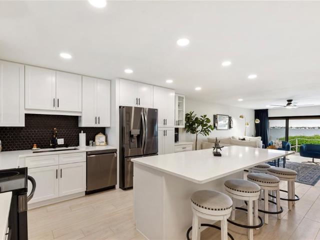 3887 Catalina Dr, Bradenton, FL 34210 | MLS #TB8476 | Compass