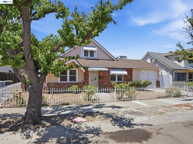 3887 Shasta Cir
