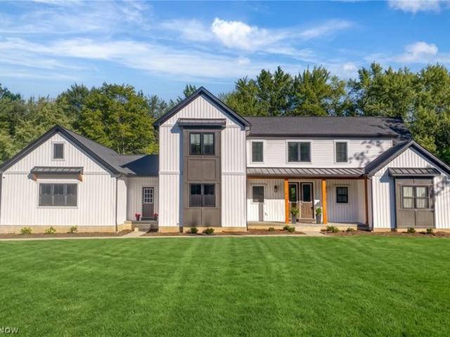 38884 Flanders Dr, Solon, OH 44139