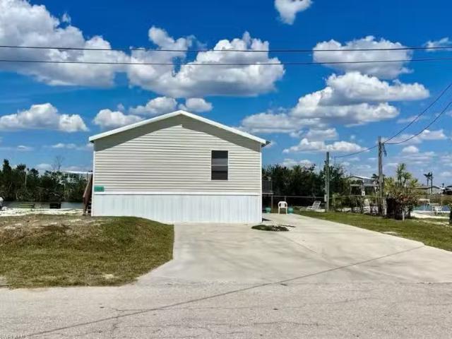 3888 Royal Palm Dr, Saint James City, FL 33956 MLS 225032325