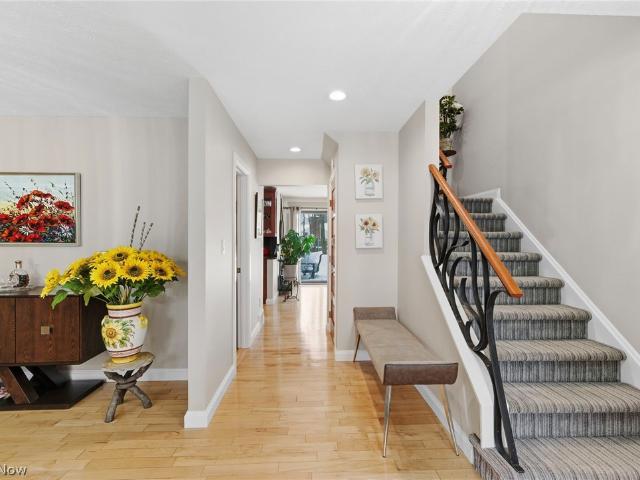 3889 Beechmont Oval