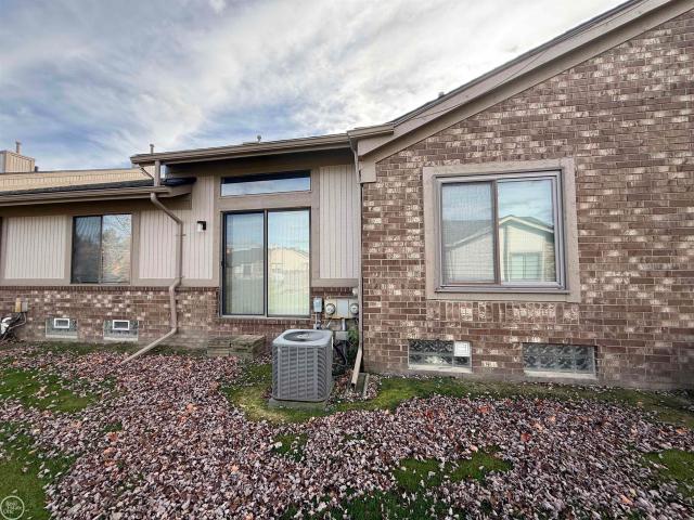 38821 S Windmill Pointe