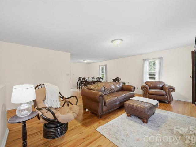 3882 Shadowood Drive