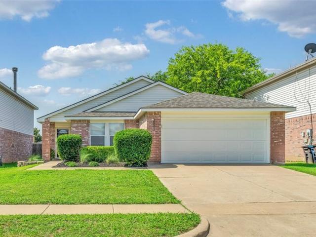 3883 Fox Run Dr, Fort Worth, TX 76123