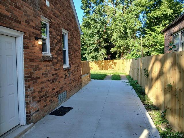 388 Eastlawn Street