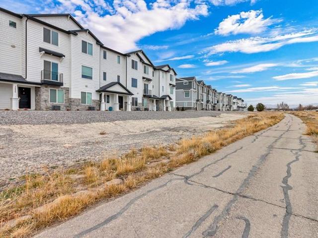 3894 N Cougar Ln, Eagle Mountain, UT 84005