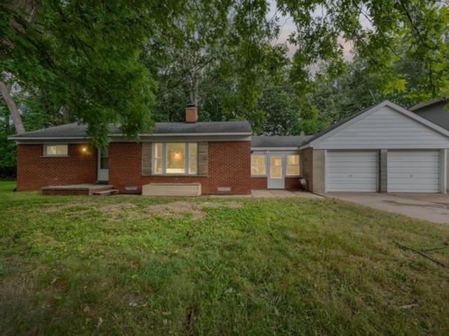 3894 Jennings Dr, Troy, MI 48083