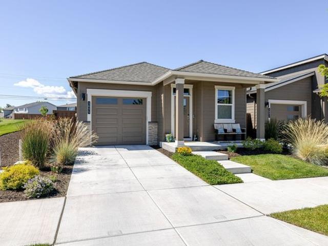 3895 NE Oakside Loop, Bend, OR 97701