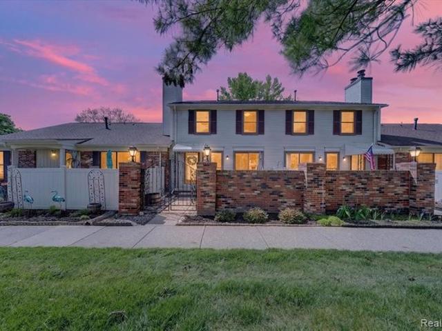 38969 Golfview Dr W, Clinton Township, MI 48038